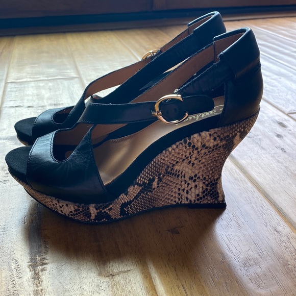 Shoes | New Earthies Platform Strappy Wedge Sandal Size 8 | Poshmark